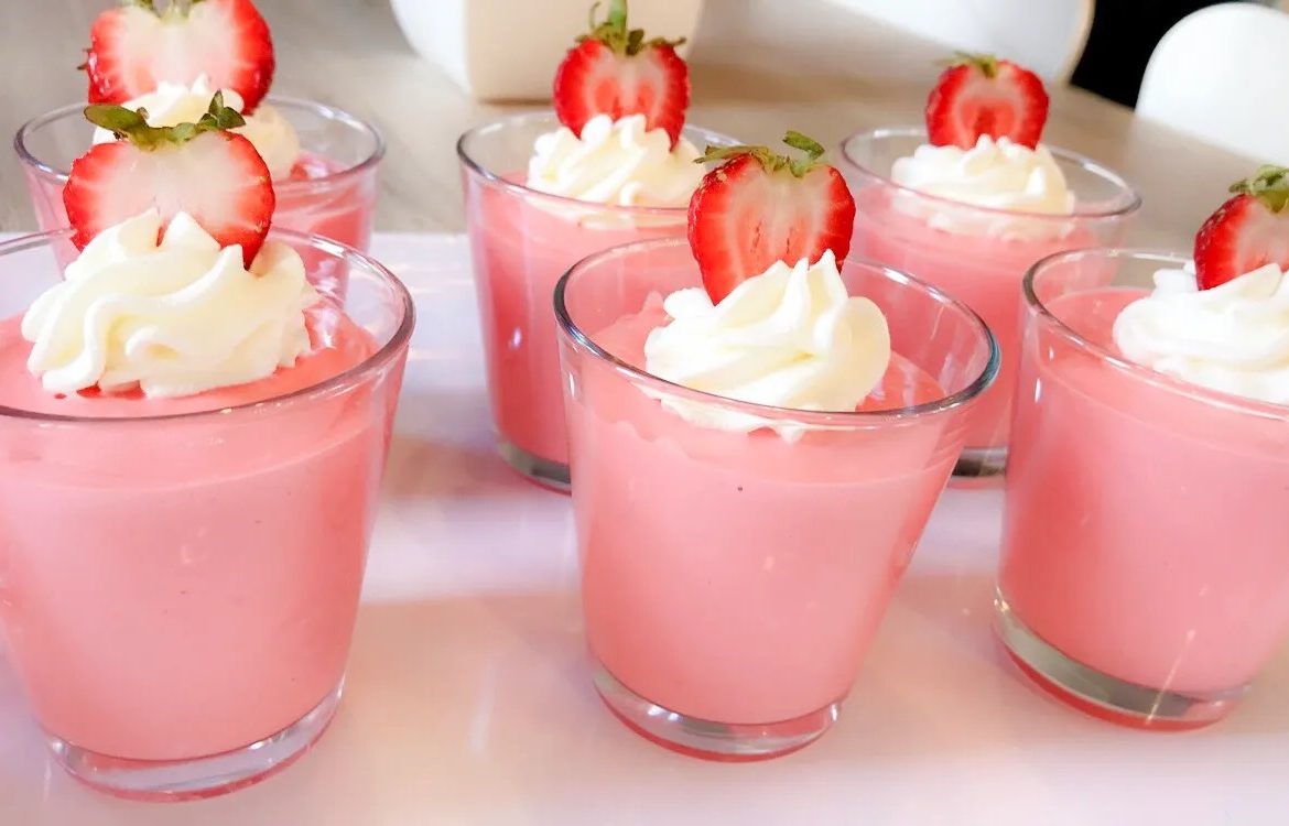 طريقة عمل موس الفراولة بقطع براونيز الفراولة – صحيفة البلاد